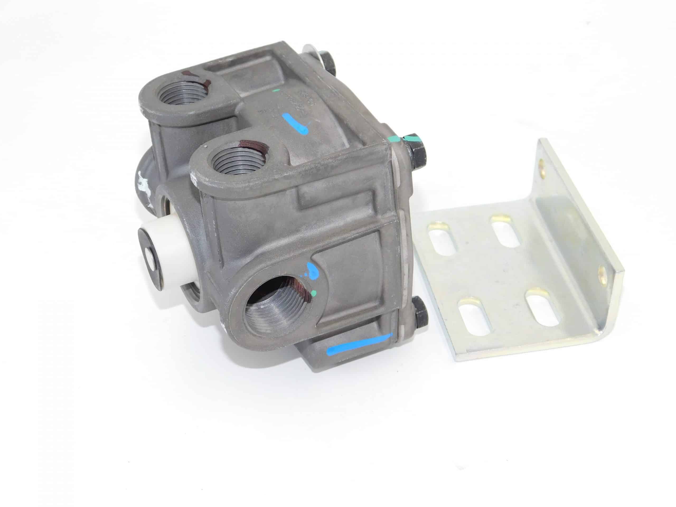 Bendix R-12 Relay Valve w/ Bracket | # BW 103009N | TTP